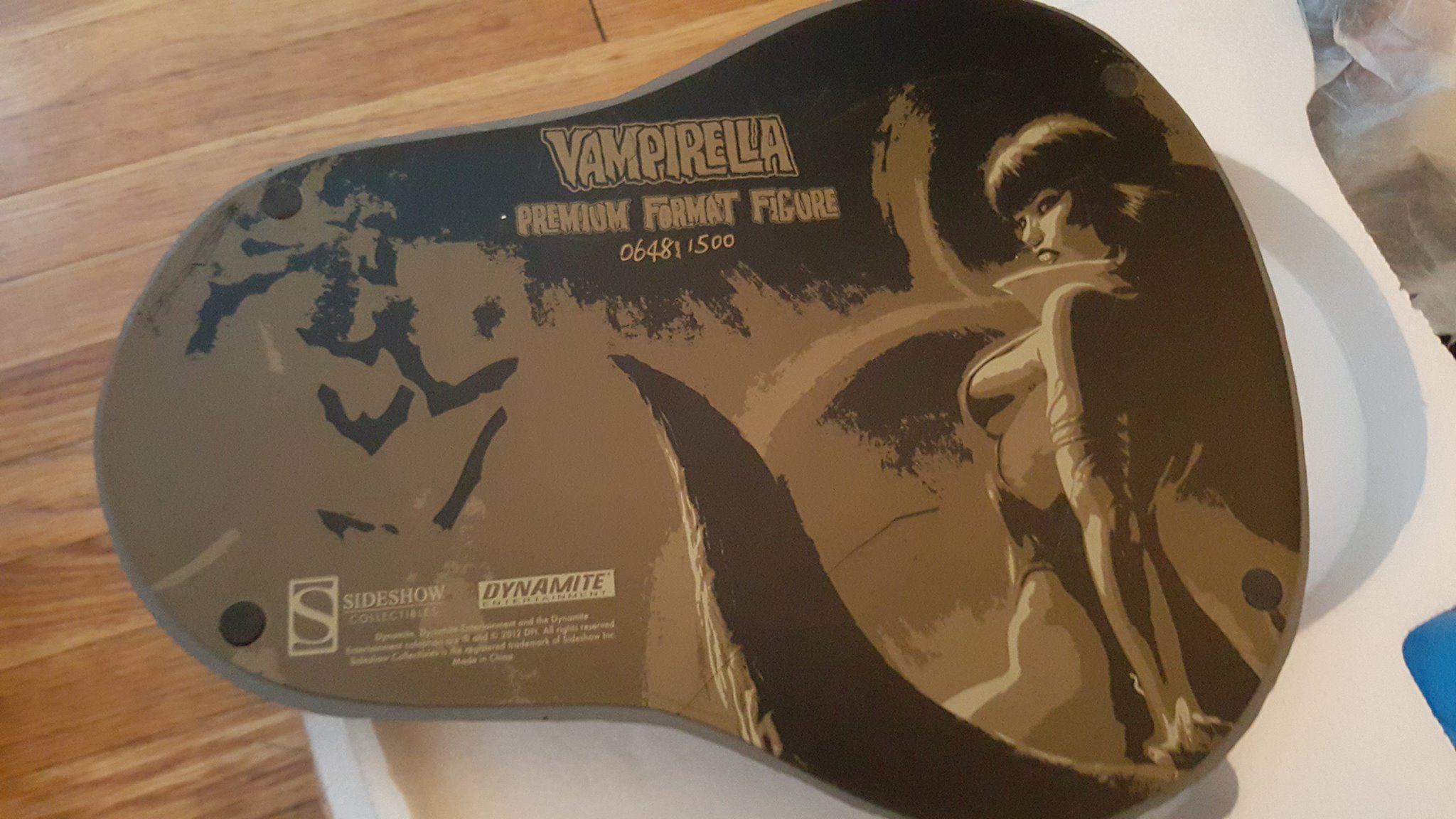 Sideshow Vampirella PF – Statue Unboxing