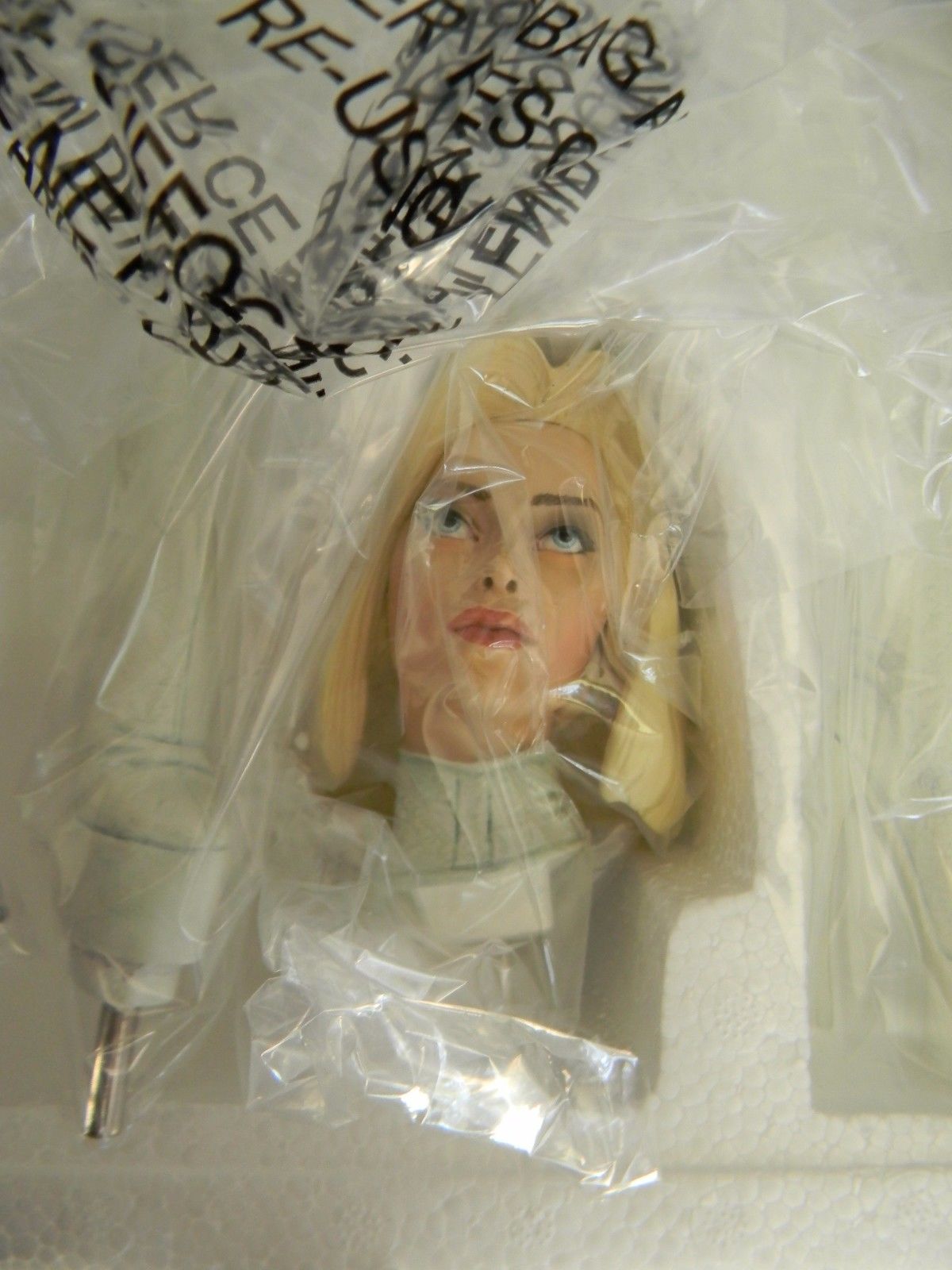 Brand-New-SIDESHOW-PREMIUM-FORMAT-EMMA-FROST-EXCLUSIVE-_57 (2) – Statue ...