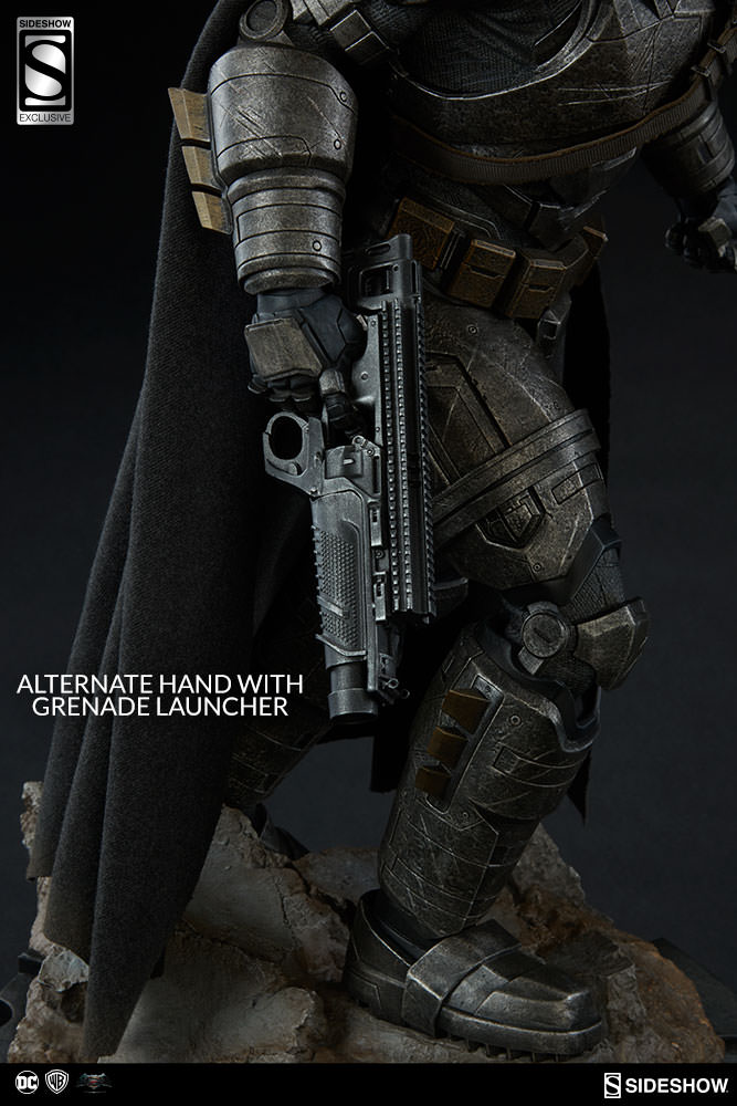 dc-comics-armored-batman-premium-format-3004011-01 – Statue Unboxing