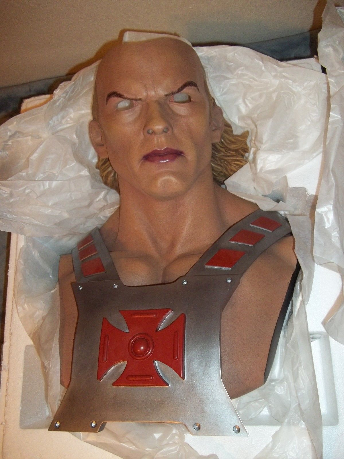 He-Man-MOTU-11-Life-Size-Bust-Statue-5-_57 (2) – Statue Unboxing