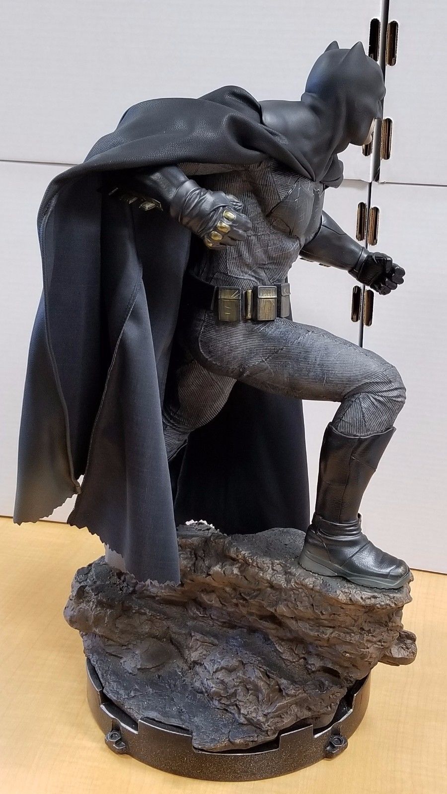 Sideshow Batman Vs Superman Movie Batman PF – Statue Unboxing