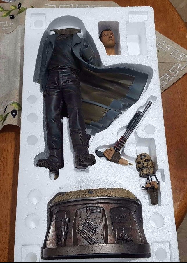 Sideshow Terminator Salvation Marcus Wright – Statue Unboxing