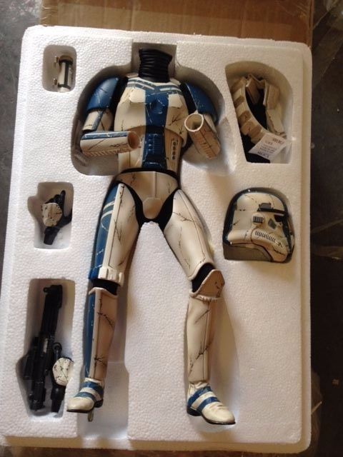 Sideshow-Star-Wars-Stormtrooper-Commander-Premium-Format-Figure-_57 (2 ...