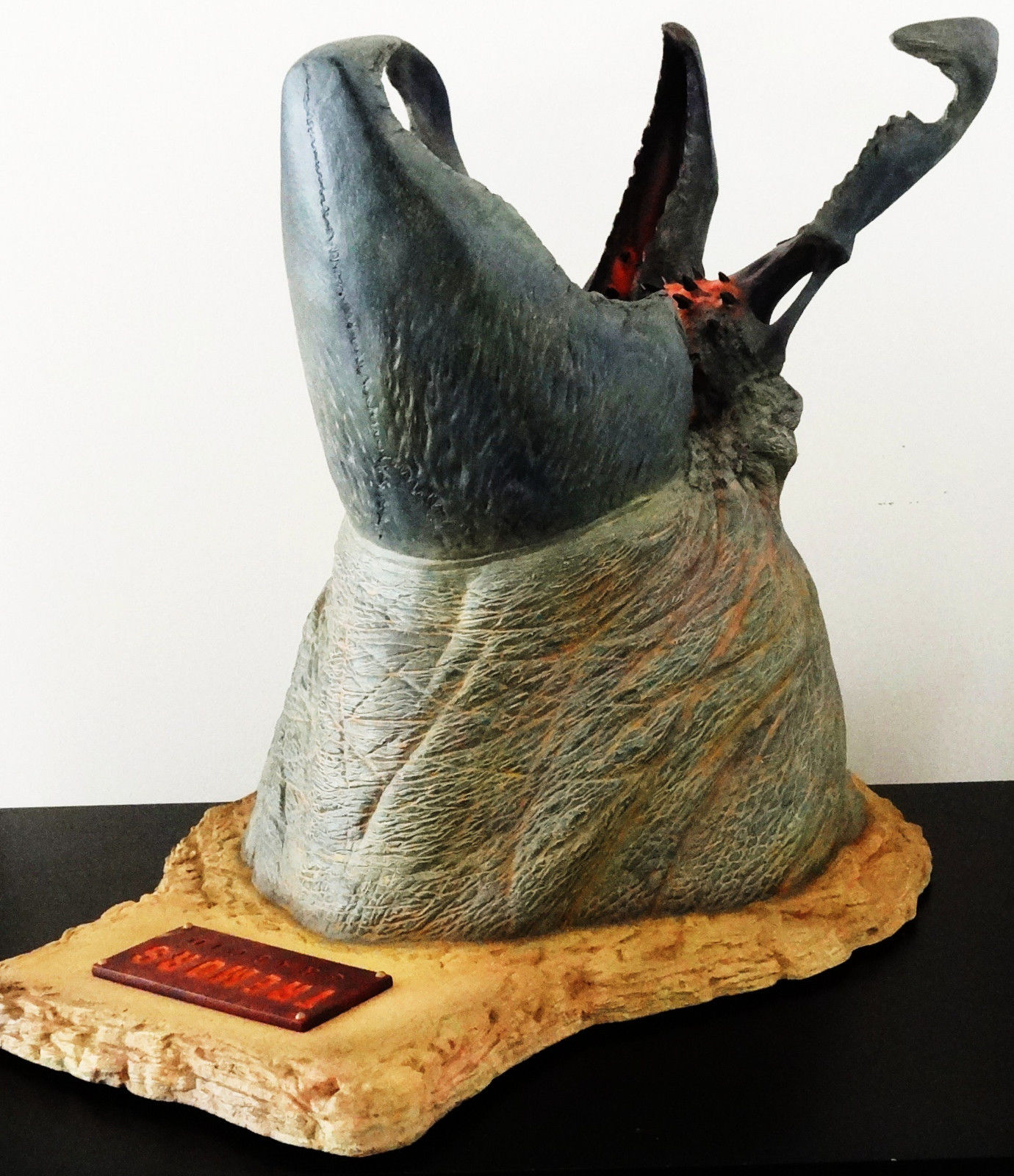 Sideshow Tremors Graboid Maquette – Statue Unboxing