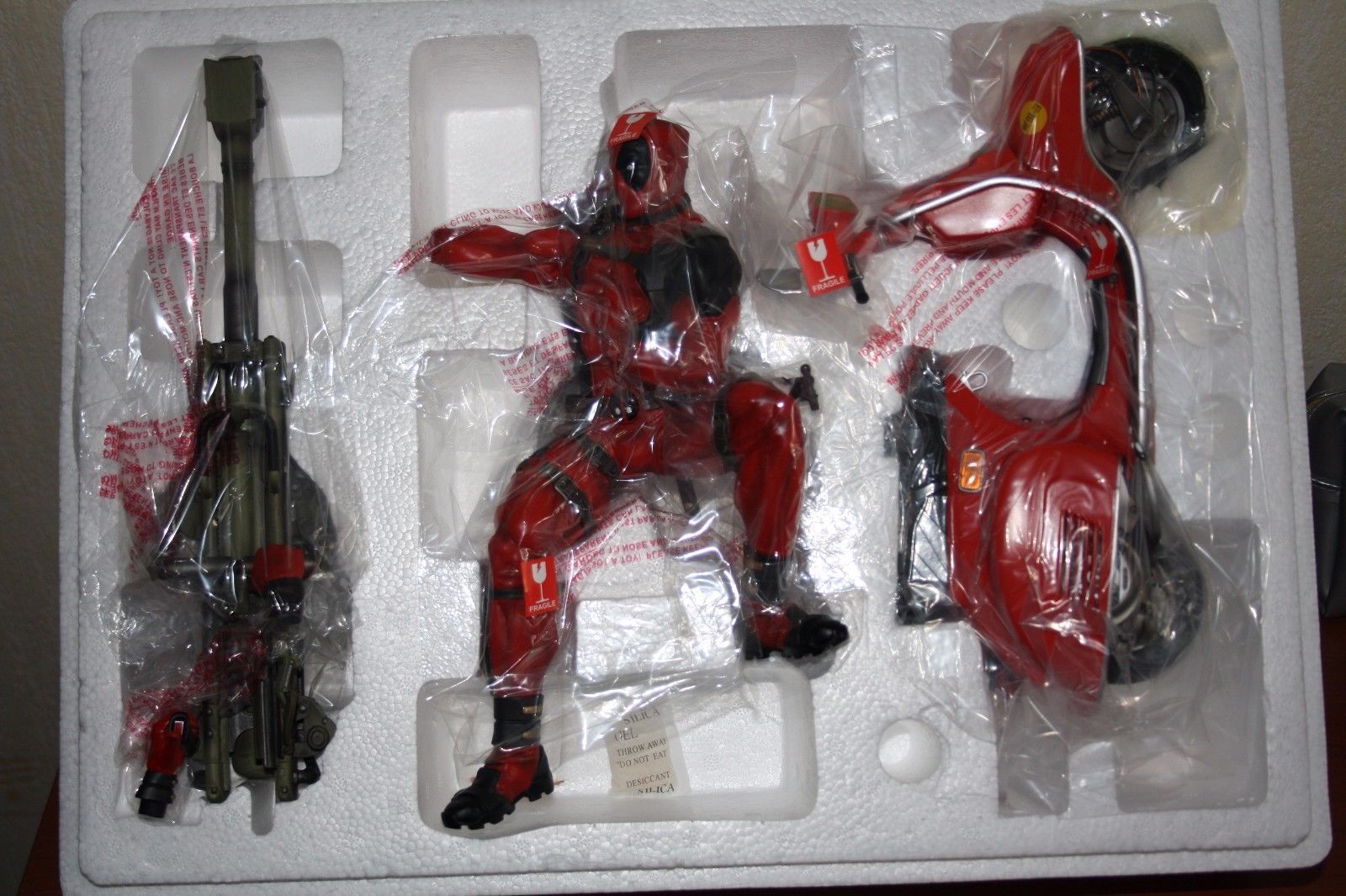 Gentle Giant – Deadpool on Vespa – Statue Unboxing