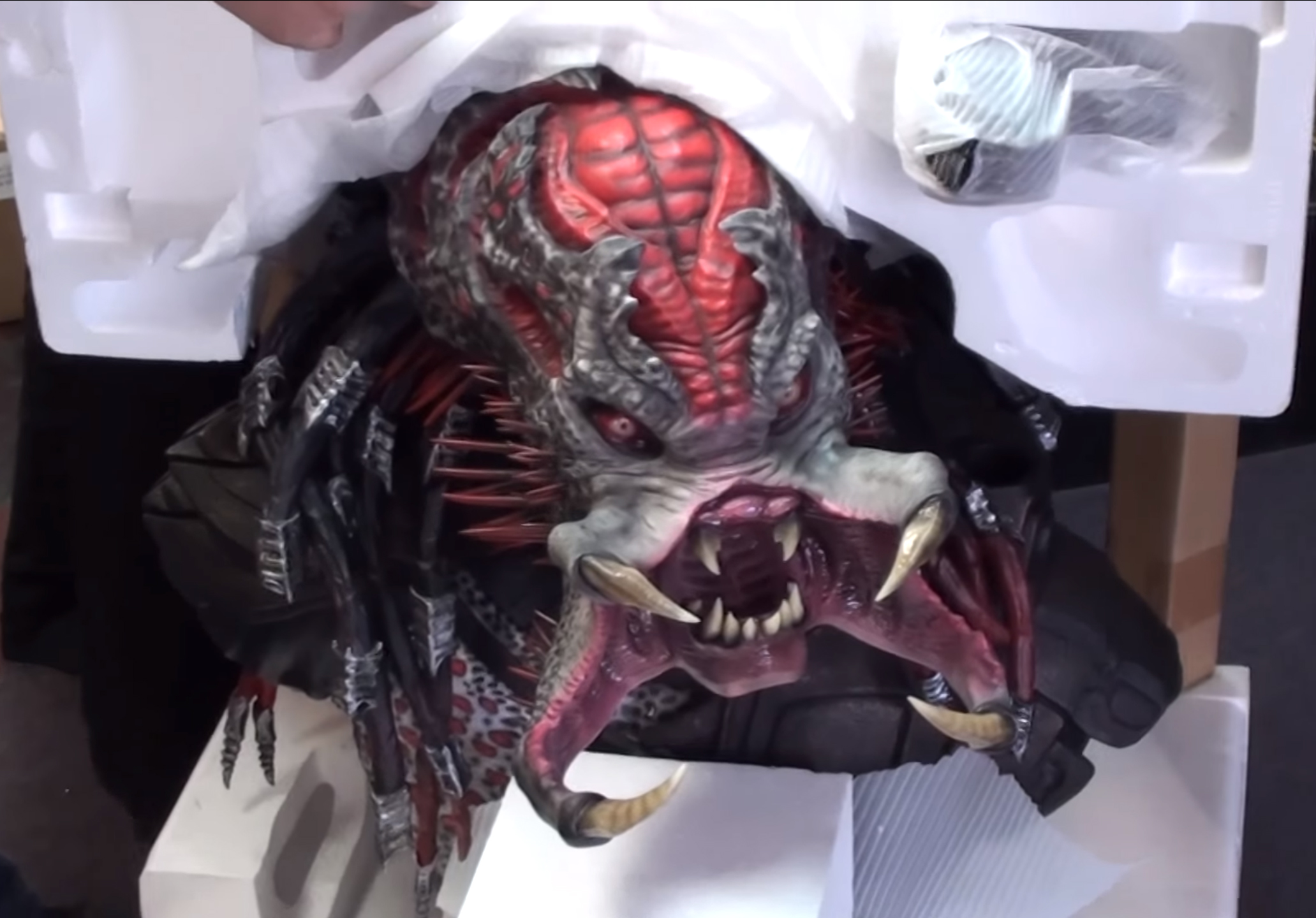 Sideshow The Berserker Predator Life-Size Bust – Statue Unboxing