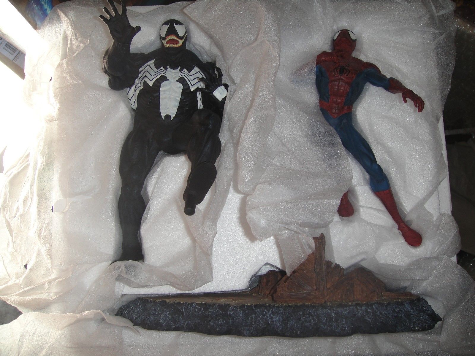 DYNAMICS FORCES AMAZING SPIDER-MAN vs VENOM 316 Diorama STATUE – Statue ...