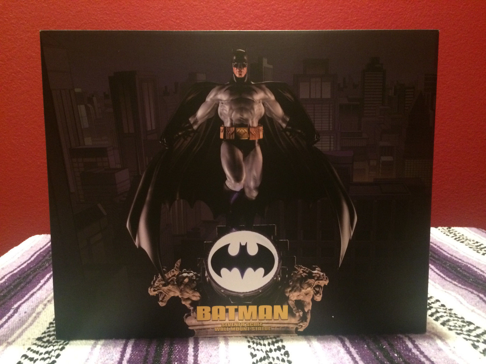 Pop-Culture-Shock-Batman-17-Modern-Age-Wall – Statue Unboxing