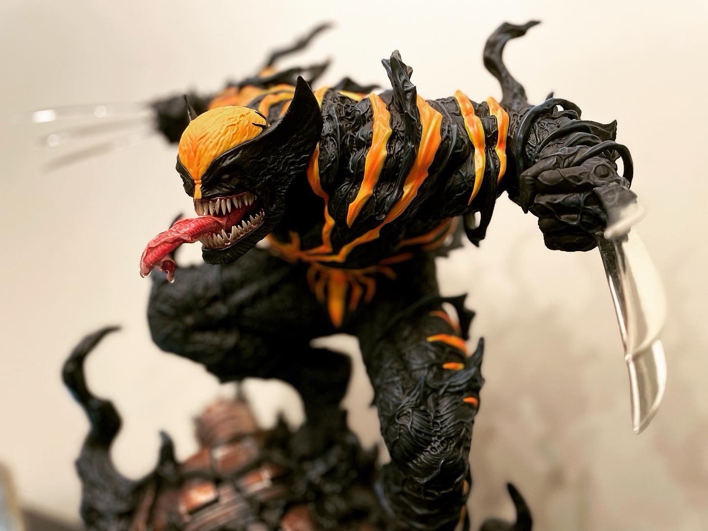 Custom venomized wolverine The maniac project – Statue Unboxing